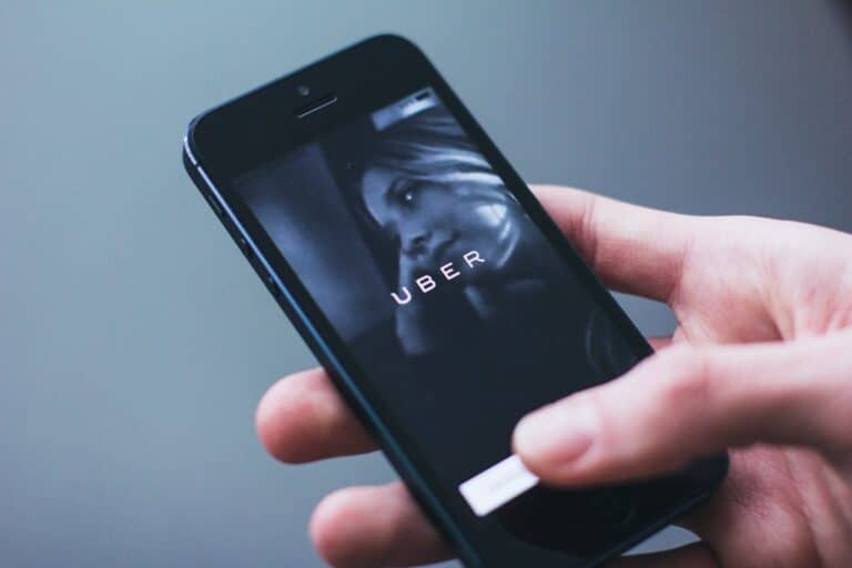 Uber soutient ses chauffeurs face à l'envolée des prix du carburant ...