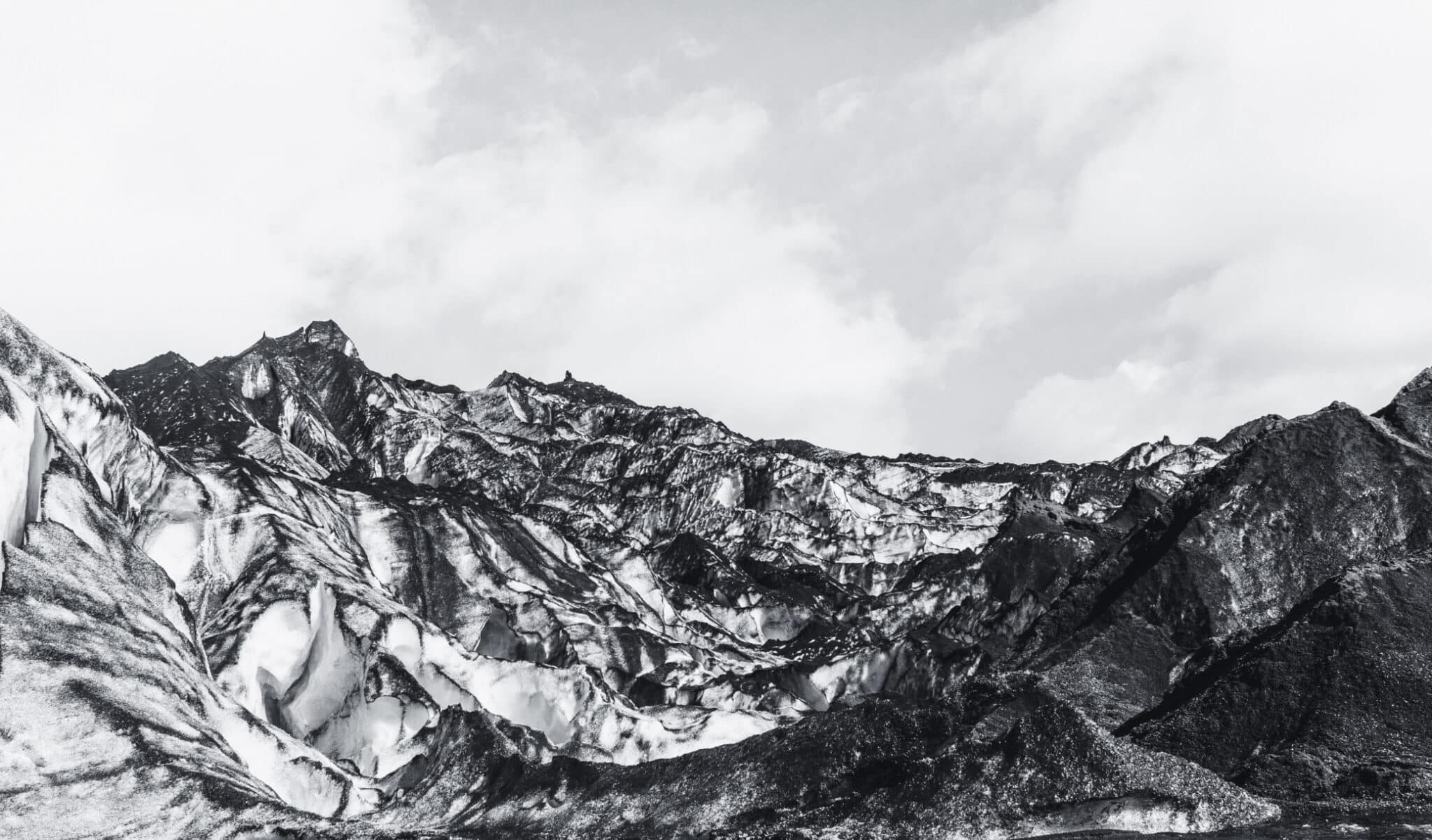 Un pêcheur photographie un iceberg noir, une découverte qui inquiète ...