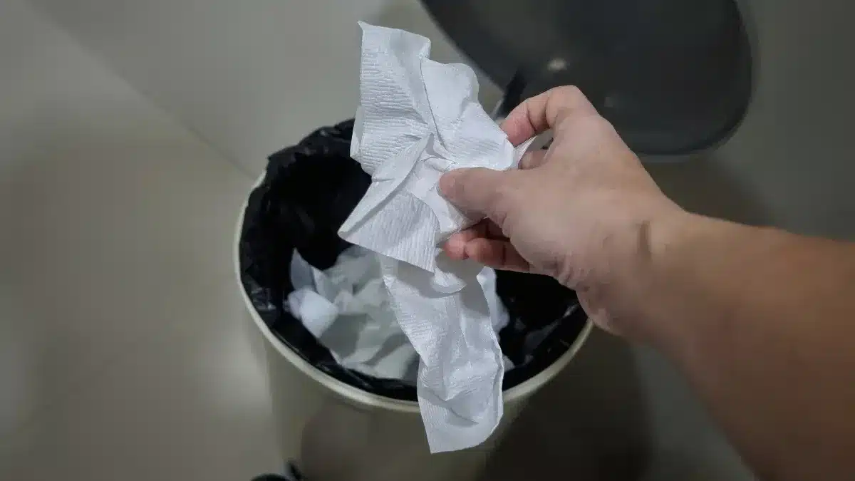 Cette astuce toute simple transforme vos vieux papiers en or pour le ...